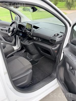 White Citroen Berlingo 2023 in Riga, with an engine capacity of 1.50 L and mileage of 41 thousand km for 14250 €, photo 12 on AUTOMOTO.COM.LV