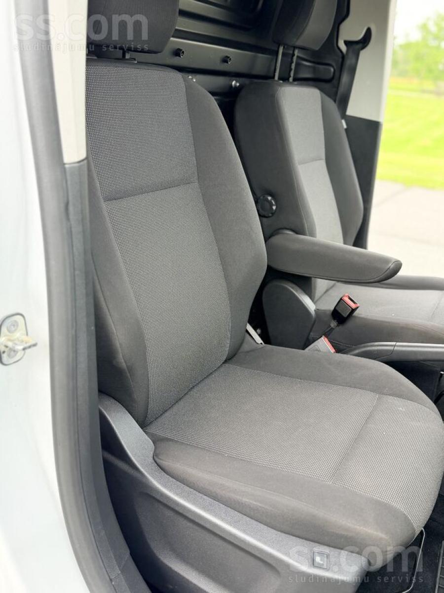 White Citroen Berlingo 2023 in Riga, with an engine capacity of 1.50 L and mileage of 41 thousand km for 14250 €, photo 18 on AUTOMOTO.COM.LV