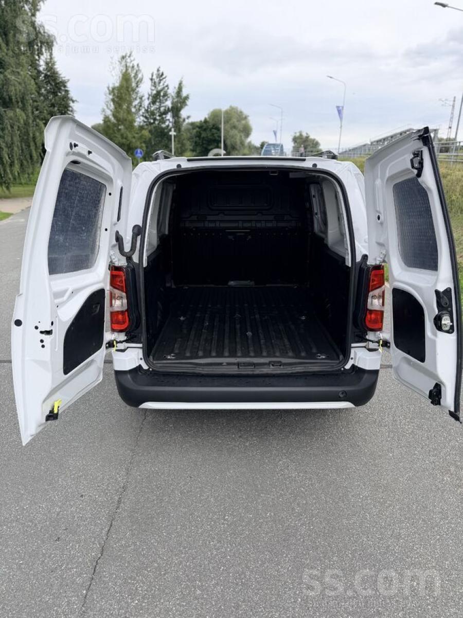 White Citroen Berlingo 2023 in Riga, with an engine capacity of 1.50 L and mileage of 41 thousand km for 14250 €, photo 19 on AUTOMOTO.COM.LV