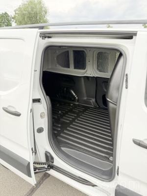 White Citroen Berlingo 2023 in Riga, with an engine capacity of 1.50 L and mileage of 41 thousand km for 14250 €, photo 21 on AUTOMOTO.COM.LV