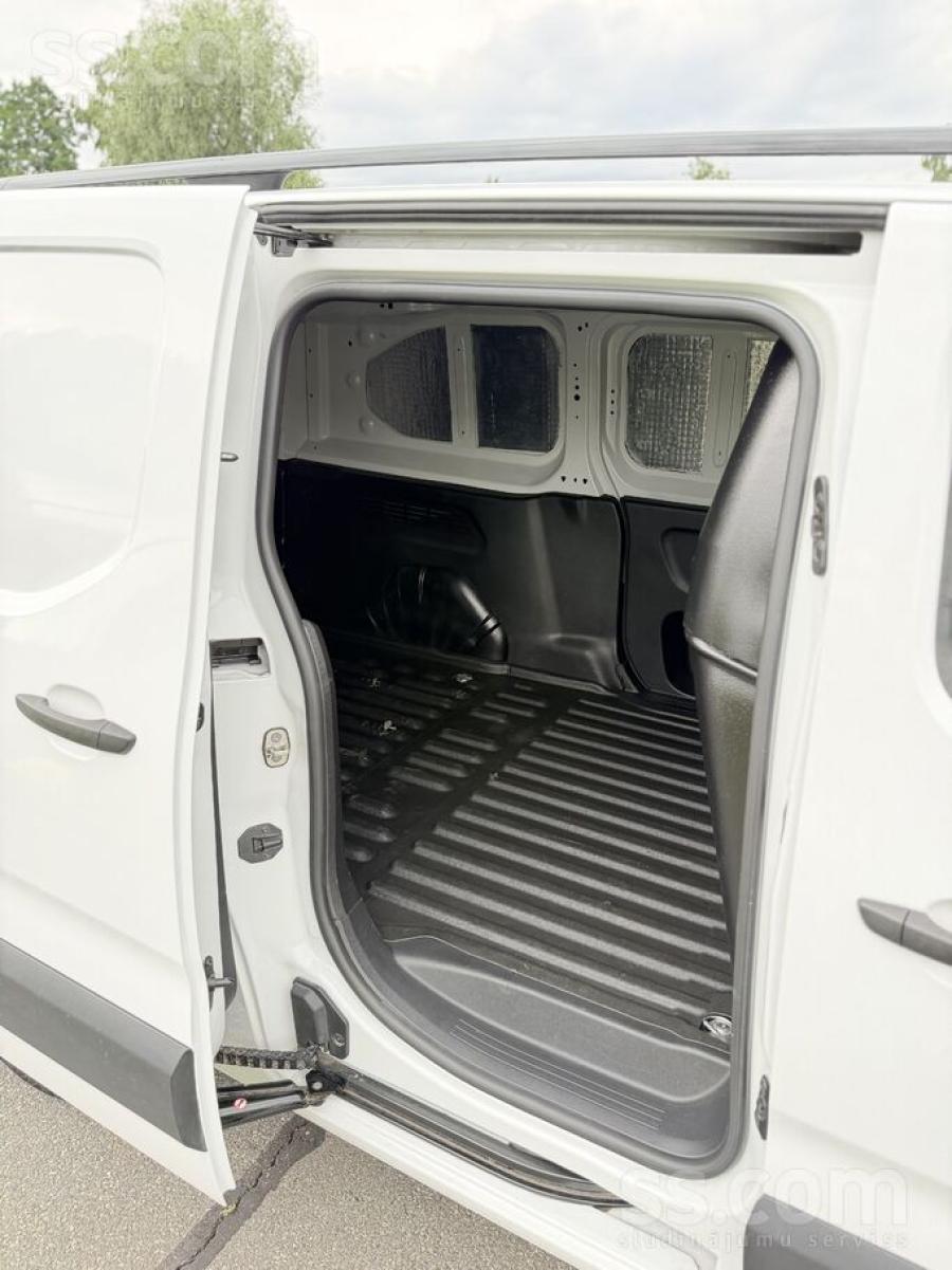 White Citroen Berlingo 2023 in Riga, with an engine capacity of 1.50 L and mileage of 41 thousand km for 14250 €, photo 21 on AUTOMOTO.COM.LV
