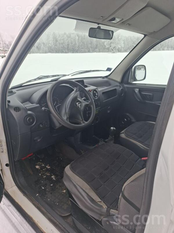 Citroen Berlingo 2005 Saldus vietnē Balts Citroen Berlingo 2005 Saldus, ar dzinēja tilpumu 1.40 L un nobraukumu 208 tūkst. km par 1490 €, foto 3 vietnē AUTOMOTO.COM.LV