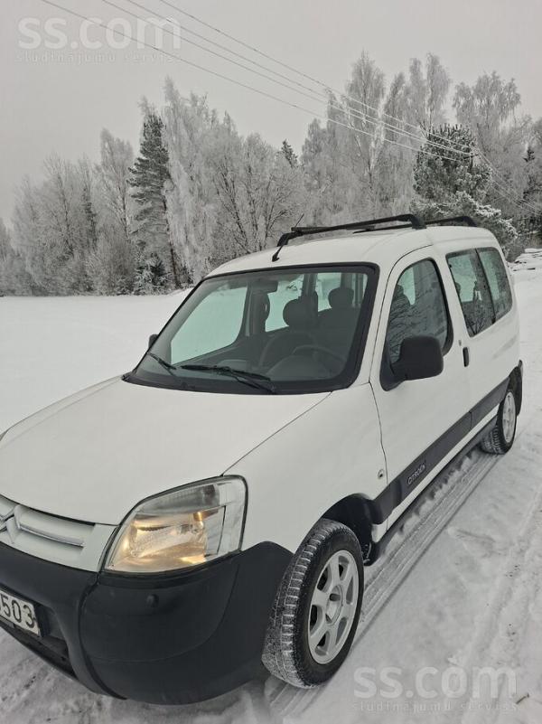 Citroen Berlingo 2005 Saldus vietnē Balts Citroen Berlingo 2005 Saldus, ar dzinēja tilpumu 1.40 L un nobraukumu 208 tūkst. km par 1490 €, foto 5 vietnē AUTOMOTO.COM.LV