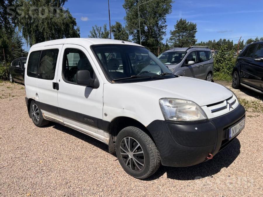 White Citroen Berlingo 2007 in Riga, with an engine capacity of 1.40 L and mileage of 245 thousand km for 499 €, photo 1 on AUTOMOTO.COM.LV