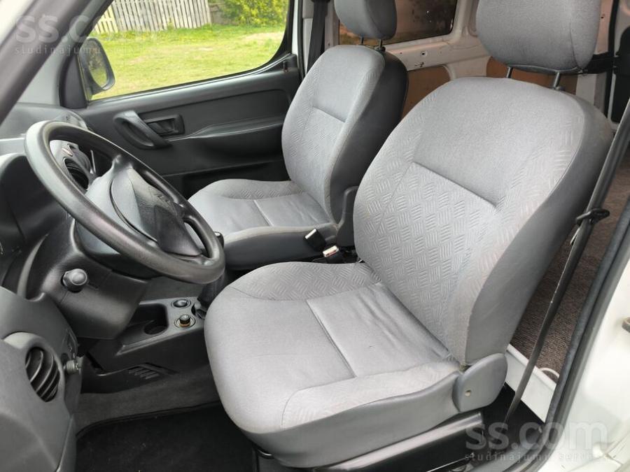 Balts Citroen Berlingo 2007 Ludza, ar dzinēja tilpumu 1.90 L un nobraukumu 240 tūkst. km par 1990 €, foto 10 vietnē AUTOMOTO.COM.LV