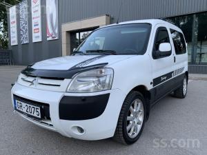 White Citroen Berlingo 2007 in Riga, with an engine capacity of 1.40 L and mileage of 0 thousand km for 1550 €, photo 4 on AUTOMOTO.COM.LV