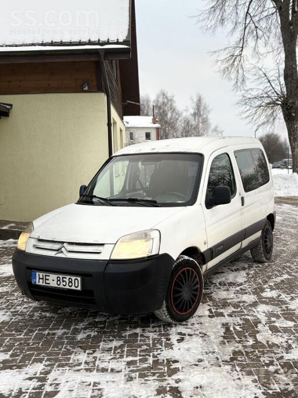 White Citroen Berlingo 2008 in Kuldiga, with an engine capacity of 1.40 L and mileage of 0 thousand km for 1350 €, photo 1 on AUTOMOTO.COM.LV