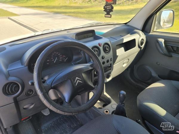Balts Citroen Berlingo 2008 Viļņa, ar dzinēja tilpumu 1.60 L un nobraukumu 351 tūkst. km par 430 €, foto 7 vietnē AUTOMOTO.COM.LV