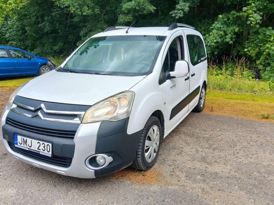 Balts Citroen Berlingo 2008 Panevēža, ar dzinēja tilpumu 1.56 L un nobraukumu 377 tūkst. km par 2200 €, foto 1 vietnē AUTOMOTO.COM.LV