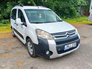 Balts Citroen Berlingo 2008 Panevēža, ar dzinēja tilpumu 1.56 L un nobraukumu 377 tūkst. km par 2200 €, foto 3 vietnē AUTOMOTO.COM.LV