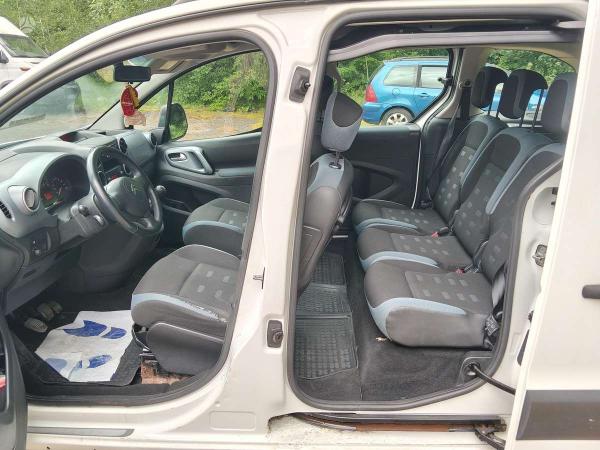 Balts Citroen Berlingo 2008 Panevēža, ar dzinēja tilpumu 1.56 L un nobraukumu 377 tūkst. km par 2200 €, foto 5 vietnē AUTOMOTO.COM.LV