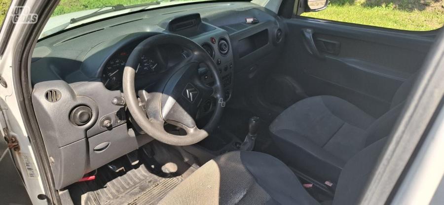 Balts Citroen Berlingo 2008 Vilkaviškis, ar dzinēja tilpumu 1.60 L un nobraukumu 339 tūkst. km par 650 €, foto 5 vietnē AUTOMOTO.COM.LV
