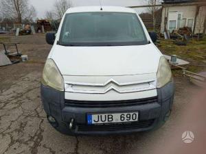 White Citroen Berlingo 2009 in Moletai, with an engine capacity of 1.60 L and mileage of 350 thousand km for 950 €, photo 2 on AUTOMOTO.COM.LV