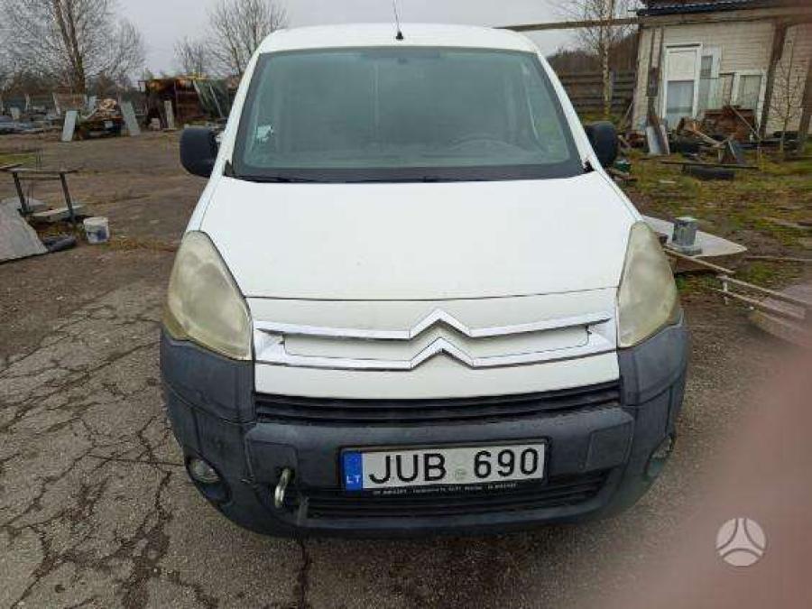 White Citroen Berlingo 2009 in Moletai, with an engine capacity of 1.60 L and mileage of 350 thousand km for 950 €, photo 2 on AUTOMOTO.COM.LV