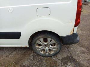 White Citroen Berlingo 2009 in Moletai, with an engine capacity of 1.60 L and mileage of 350 thousand km for 950 €, photo 5 on AUTOMOTO.COM.LV