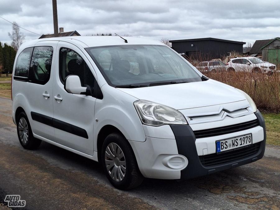 White Citroen Berlingo 2009 in Mazeikiai, with an engine capacity of 1.60 L and mileage of 285 thousand km for 3850 €, photo 1 on AUTOMOTO.COM.LV