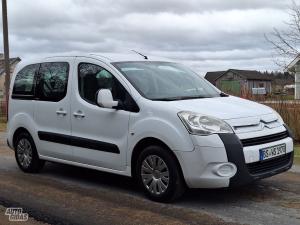 White Citroen Berlingo 2009 in Mazeikiai, with an engine capacity of 1.60 L and mileage of 285 thousand km for 3850 €, photo 3 on AUTOMOTO.COM.LV