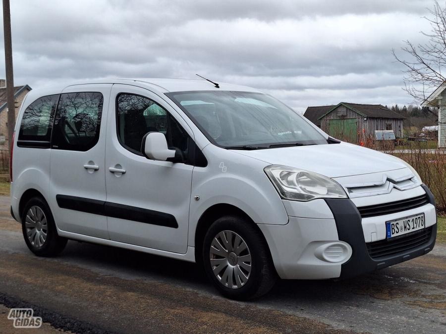 White Citroen Berlingo 2009 in Mazeikiai, with an engine capacity of 1.60 L and mileage of 285 thousand km for 3850 €, photo 3 on AUTOMOTO.COM.LV