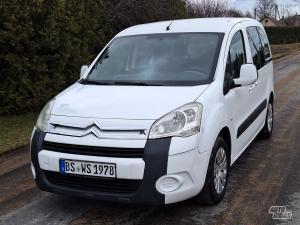 White Citroen Berlingo 2009 in Mazeikiai, with an engine capacity of 1.60 L and mileage of 285 thousand km for 3850 €, photo 5 on AUTOMOTO.COM.LV
