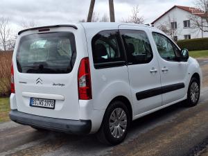 White Citroen Berlingo 2009 in Mazeikiai, with an engine capacity of 1.60 L and mileage of 285 thousand km for 3850 €, photo 11 on AUTOMOTO.COM.LV