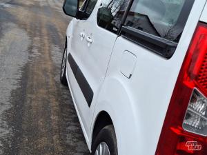 White Citroen Berlingo 2009 in Mazeikiai, with an engine capacity of 1.60 L and mileage of 285 thousand km for 3850 €, photo 12 on AUTOMOTO.COM.LV