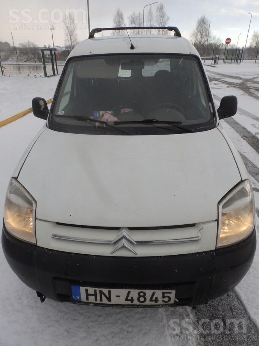White Citroen Berlingo 2010 in Riga, with an engine capacity of 1.40 L and mileage of 310 thousand km for 600 €, photo 2 on AUTOMOTO.COM.LV
