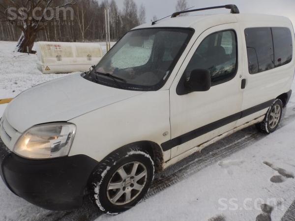 Balts Citroen Berlingo 2010 Rīga, ar dzinēja tilpumu 1.40 L un nobraukumu 310 tūkst. km par 600 €, foto 3 vietnē AUTOMOTO.COM.LV
