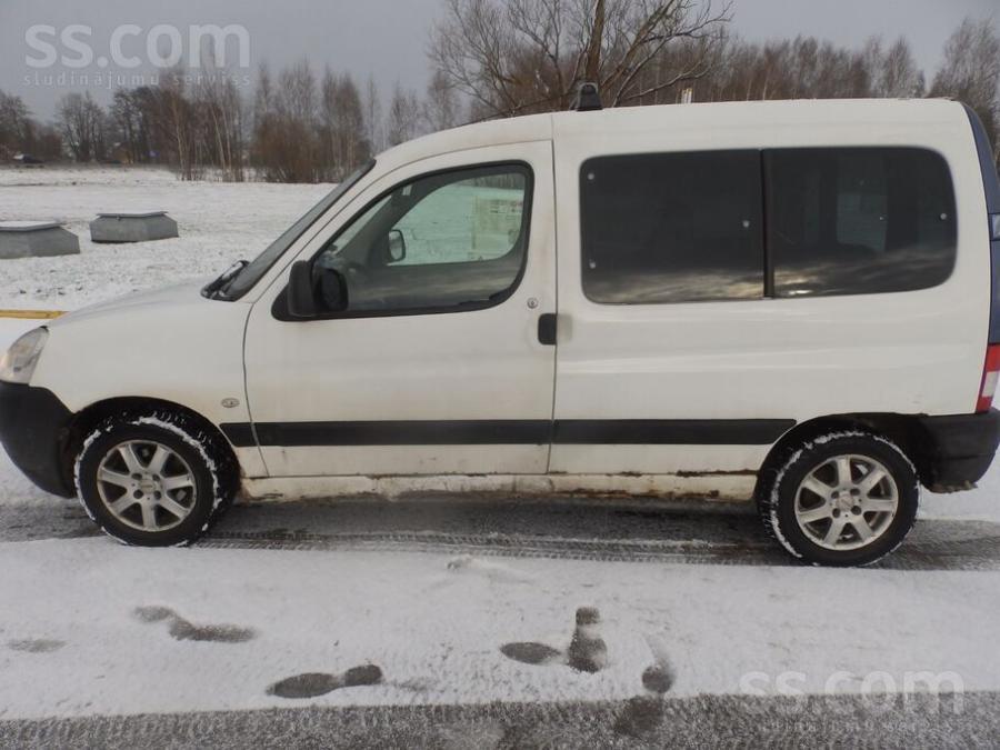 White Citroen Berlingo 2010 in Riga, with an engine capacity of 1.40 L and mileage of 310 thousand km for 600 €, photo 4 on AUTOMOTO.COM.LV