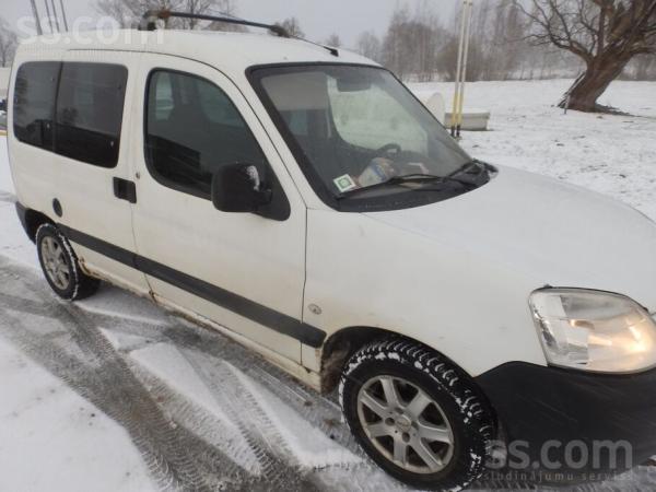 Balts Citroen Berlingo 2010 Rīga, ar dzinēja tilpumu 1.40 L un nobraukumu 310 tūkst. km par 600 €, foto 5 vietnē AUTOMOTO.COM.LV