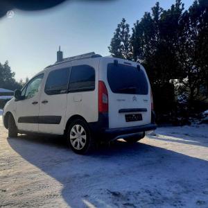 Balts Citroen Berlingo 2010 Marijampole, ar dzinēja tilpumu 1.56 L un nobraukumu 250 tūkst. km par 2100 €, foto 6 vietnē AUTOMOTO.COM.LV