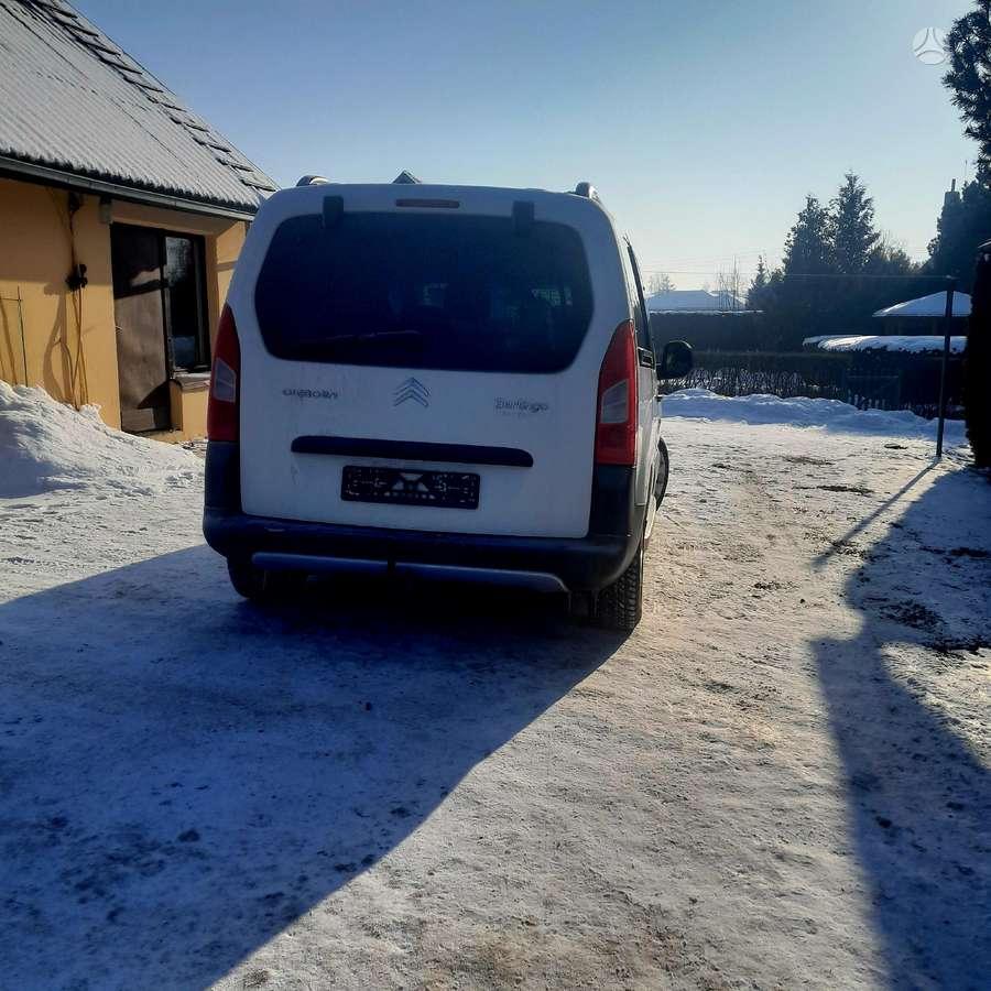 Balts Citroen Berlingo 2010 Marijampole, ar dzinēja tilpumu 1.56 L un nobraukumu 250 tūkst. km par 2100 €, foto 8 vietnē AUTOMOTO.COM.LV
