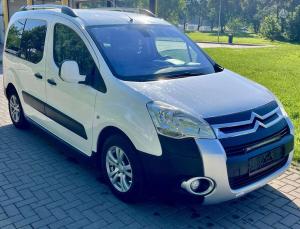 White Citroen Berlingo 2010 in Radviliskis, with an engine capacity of 1.56 L and mileage of 250 thousand km for 3900 €, photo 3 on AUTOMOTO.COM.LV