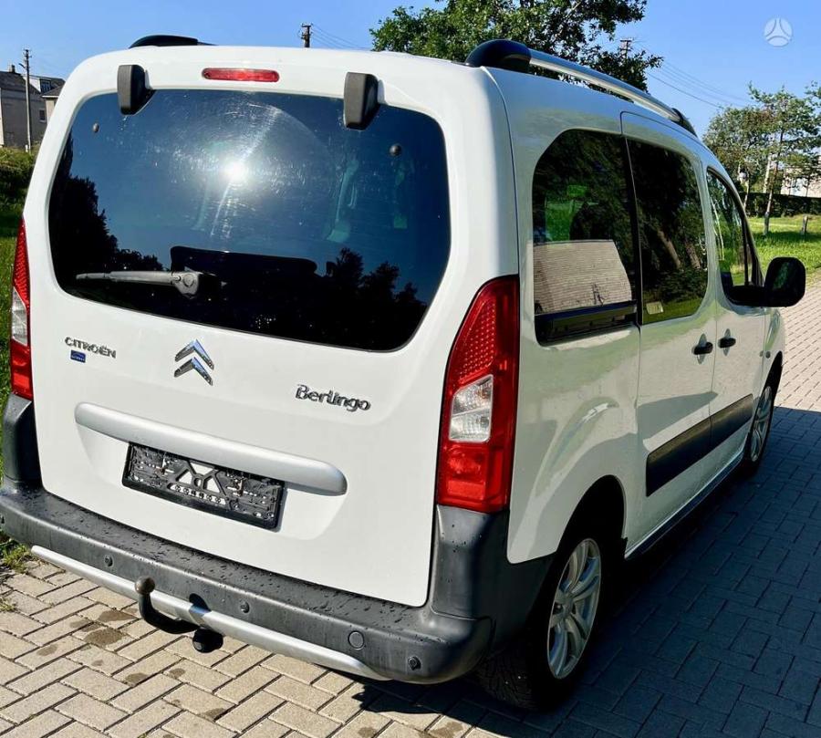 White Citroen Berlingo 2010 in Radviliskis, with an engine capacity of 1.56 L and mileage of 250 thousand km for 3900 €, photo 5 on AUTOMOTO.COM.LV