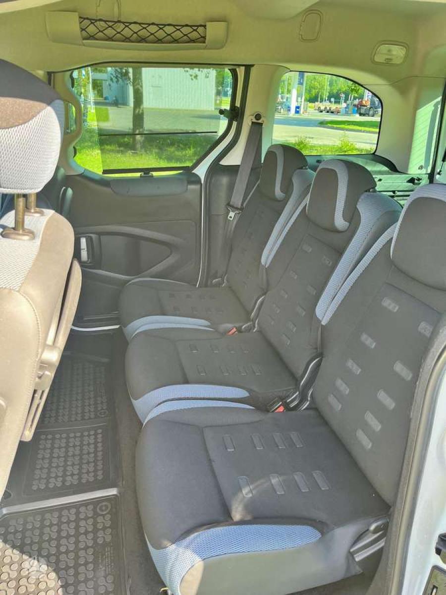 White Citroen Berlingo 2010 in Radviliskis, with an engine capacity of 1.56 L and mileage of 250 thousand km for 3900 €, photo 10 on AUTOMOTO.COM.LV