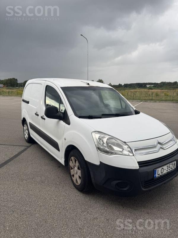 Balts Citroen Berlingo 2010 Rīga, ar dzinēja tilpumu 1.60 L un nobraukumu 392 tūkst. km par 1850 €, foto 1 vietnē AUTOMOTO.COM.LV