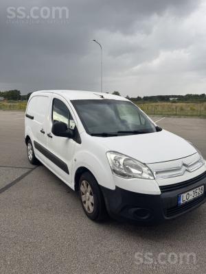 White Citroen Berlingo 2010 in Riga, with an engine capacity of 1.60 L and mileage of 392 thousand km for 1850 €, photo  on AUTOMOTO.COM.LV