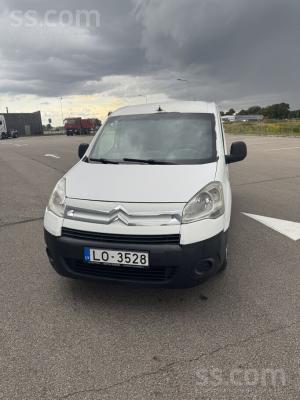 White Citroen Berlingo 2010 in Riga, with an engine capacity of 1.60 L and mileage of 392 thousand km for 1850 €, photo 3 on AUTOMOTO.COM.LV