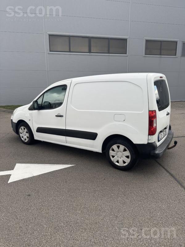 Balts Citroen Berlingo 2010 Rīga, ar dzinēja tilpumu 1.60 L un nobraukumu 392 tūkst. km par 1850 €, foto 4 vietnē AUTOMOTO.COM.LV