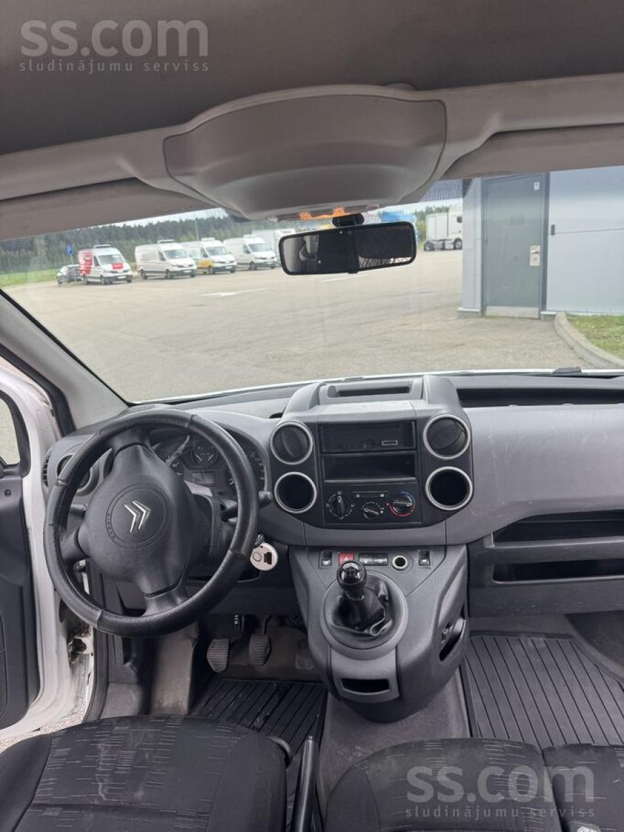 White Citroen Berlingo 2010 in Riga, with an engine capacity of 1.60 L and mileage of 392 thousand km for 1850 €, photo 9 on AUTOMOTO.COM.LV