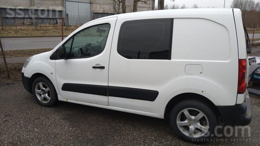 Balts Citroen Berlingo 2011 Valmiera, ar dzinēja tilpumu 1.60 L un nobraukumu 400 tūkst. km par 300 €, foto 1 vietnē AUTOMOTO.COM.LV
