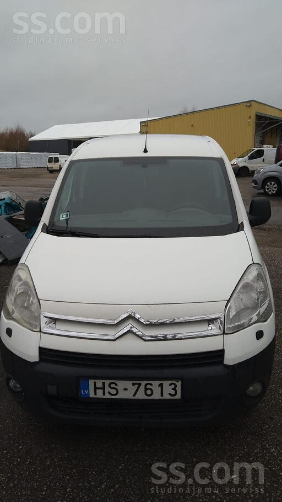 Balts Citroen Berlingo 2011 Valmiera, ar dzinēja tilpumu 1.60 L un nobraukumu 400 tūkst. km par 300 €, foto 3 vietnē AUTOMOTO.COM.LV