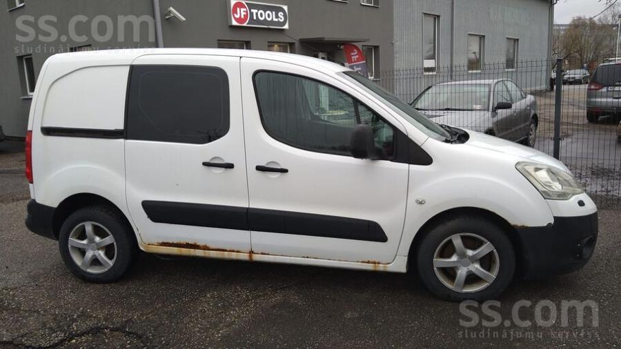 Balts Citroen Berlingo 2011 Valmiera, ar dzinēja tilpumu 1.60 L un nobraukumu 400 tūkst. km par 300 €, foto 4 vietnē AUTOMOTO.COM.LV