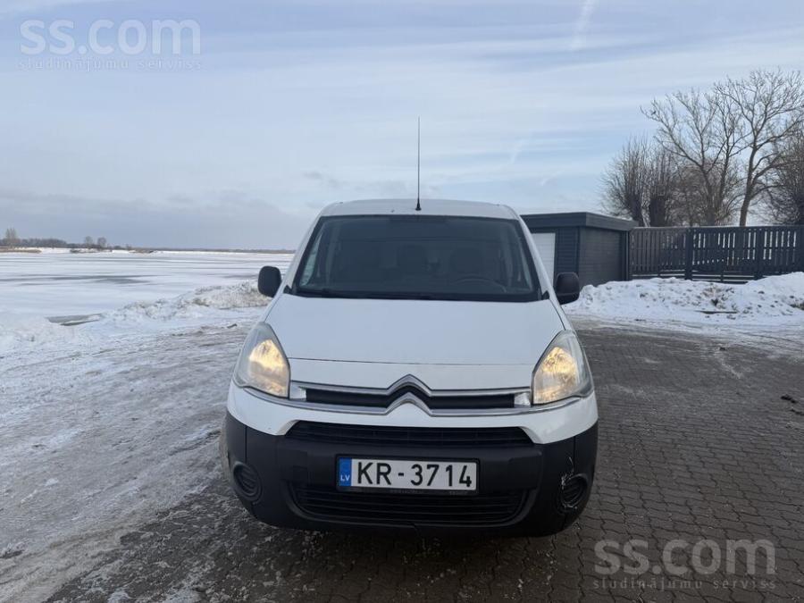 White Citroen Berlingo 2012 in Liepaja, with an engine capacity of 1.60 L and mileage of 288 thousand km for 3000 €, photo 2 on AUTOMOTO.COM.LV