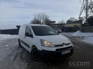 White Citroen Berlingo 2012 in Liepaja, with an engine capacity of 1.60 L and mileage of 288 thousand km for 3000 €, photo 3 on AUTOMOTO.COM.LV
