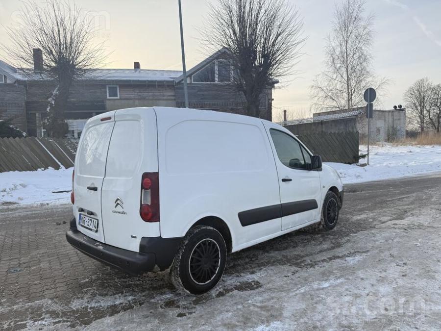 White Citroen Berlingo 2012 in Liepaja, with an engine capacity of 1.60 L and mileage of 288 thousand km for 3000 €, photo 5 on AUTOMOTO.COM.LV