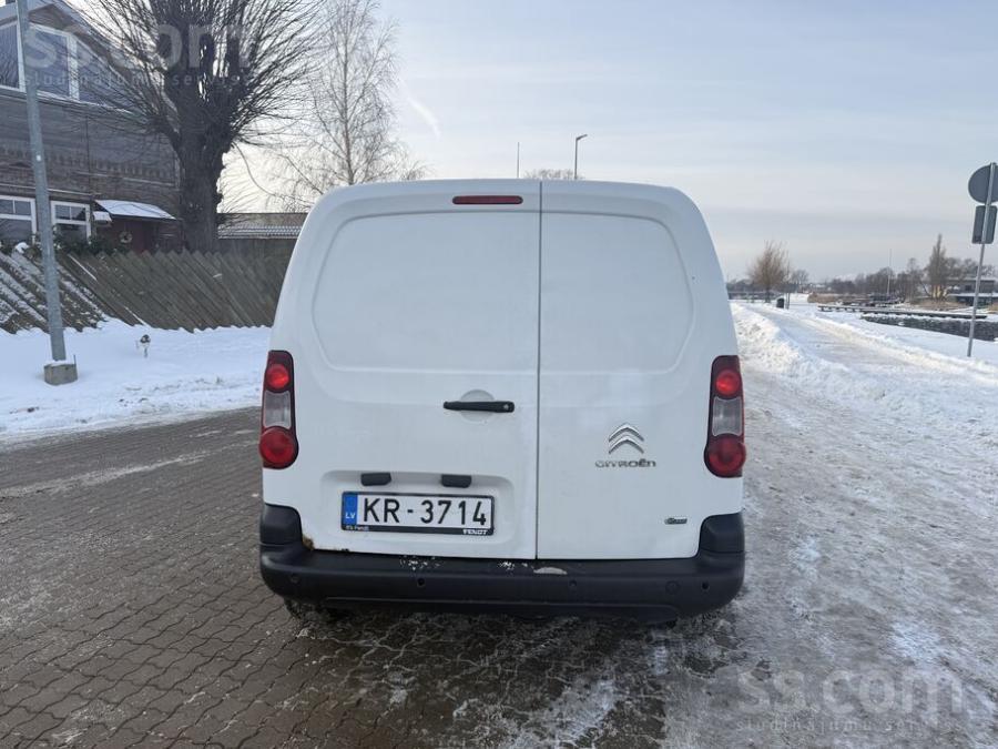 White Citroen Berlingo 2012 in Liepaja, with an engine capacity of 1.60 L and mileage of 288 thousand km for 3000 €, photo 6 on AUTOMOTO.COM.LV