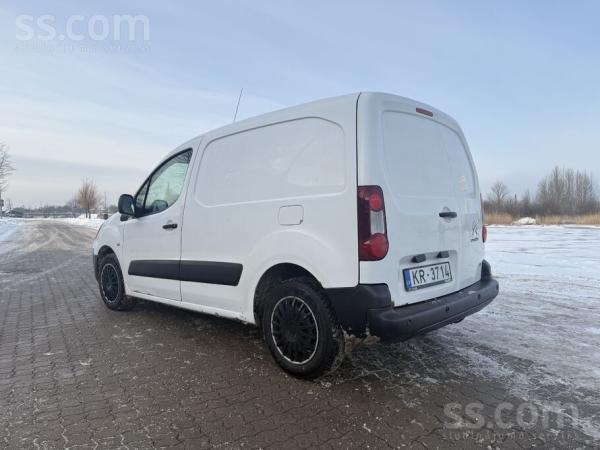 White Citroen Berlingo 2012 in Liepaja, with an engine capacity of 1.60 L and mileage of 288 thousand km for 3000 €, photo 9 on AUTOMOTO.COM.LV