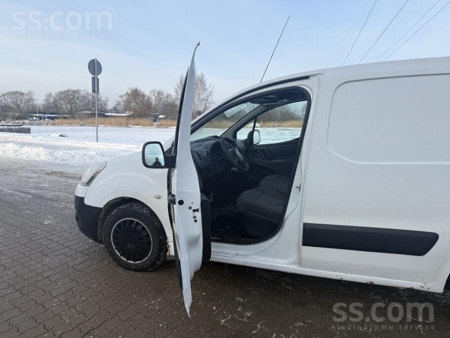 White Citroen Berlingo 2012 in Liepaja, with an engine capacity of 1.60 L and mileage of 288 thousand km for 3000 €, photo 10 on AUTOMOTO.COM.LV
