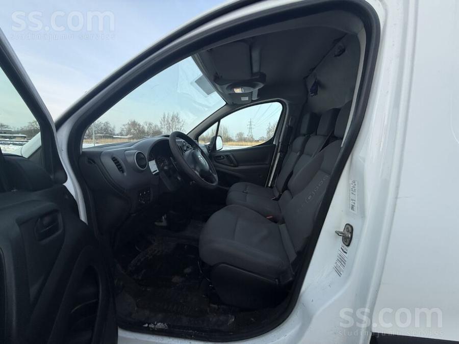 White Citroen Berlingo 2012 in Liepaja, with an engine capacity of 1.60 L and mileage of 288 thousand km for 3000 €, photo 12 on AUTOMOTO.COM.LV