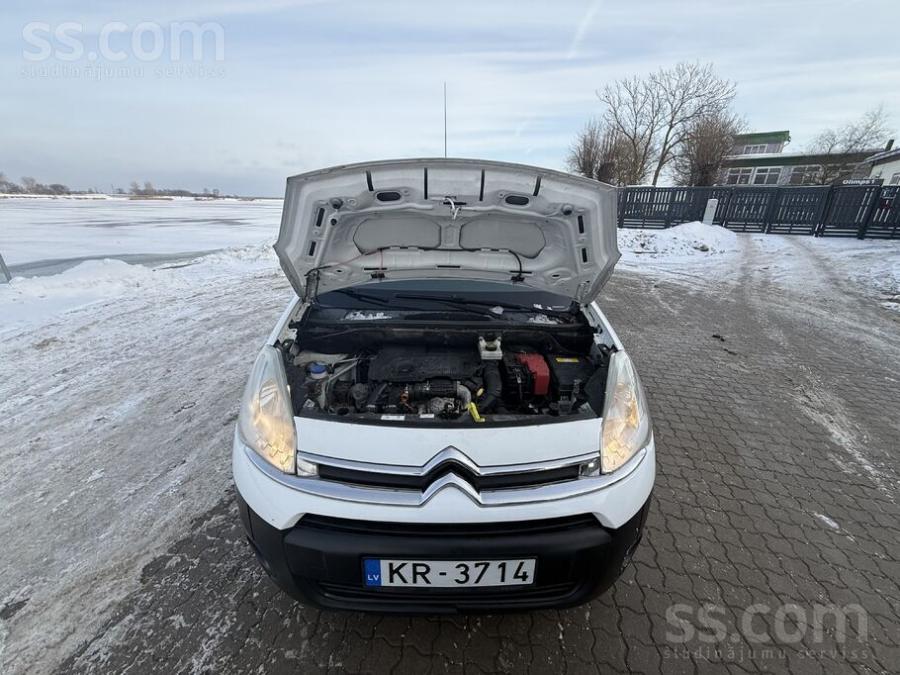 White Citroen Berlingo 2012 in Liepaja, with an engine capacity of 1.60 L and mileage of 288 thousand km for 3000 €, photo 16 on AUTOMOTO.COM.LV